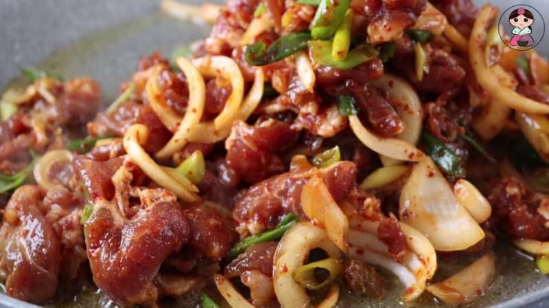 Korean Spicy Pork - Jeyuk Bokkeum (10 MINUTES Prep!) - That Cute Dish!