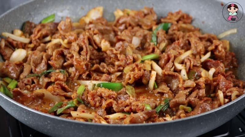 Korean Spicy Pork - Jeyuk Bokkeum (10 MINUTES Prep!) - That Cute Dish!